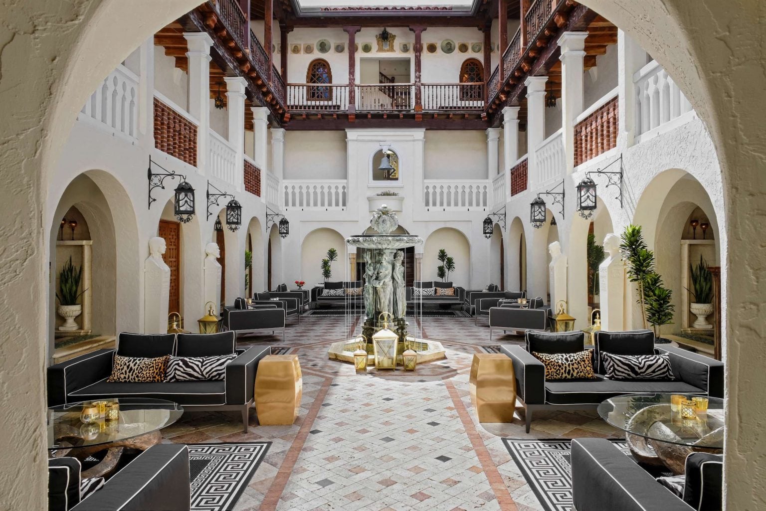 The Villa Casa Casuarina - The Former Versace Mansion In Miami
